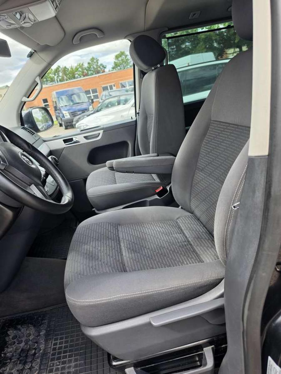 Melns Volkswagen Multivan 2009 Kėdainiai, ar dzinēja tilpumu 2.00 L un nobraukumu 309 tūkst. km par 12999 €, foto 27 vietnē AUTOMOTO.COM.LV