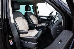 Melns Volkswagen Multivan 2018 Rīga, ar dzinēja tilpumu 2.00 L un nobraukumu 212 tūkst. km par 27950 €, foto 7 vietnē AUTOMOTO.COM.LV