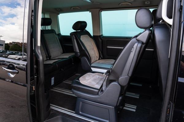 Melns Volkswagen Multivan 2018 Rīga, ar dzinēja tilpumu 2.00 L un nobraukumu 212 tūkst. km par 27950 €, foto 9 vietnē AUTOMOTO.COM.LV