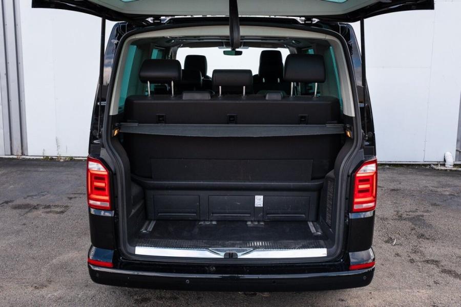 Melns Volkswagen Multivan 2018 Rīga, ar dzinēja tilpumu 2.00 L un nobraukumu 212 tūkst. km par 27950 €, foto 12 vietnē AUTOMOTO.COM.LV
