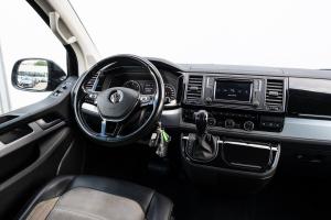Melns Volkswagen Multivan 2018 Rīga, ar dzinēja tilpumu 2.00 L un nobraukumu 212 tūkst. km par 27950 €, foto 14 vietnē AUTOMOTO.COM.LV