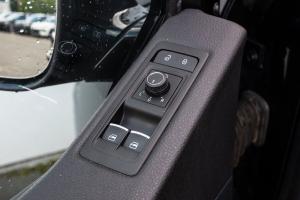 Melns Volkswagen Multivan 2018 Rīga, ar dzinēja tilpumu 2.00 L un nobraukumu 212 tūkst. km par 27950 €, foto 15 vietnē AUTOMOTO.COM.LV