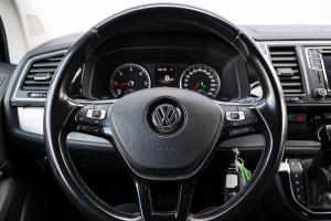 Melns Volkswagen Multivan 2018 Rīga, ar dzinēja tilpumu 2.00 L un nobraukumu 212 tūkst. km par 27950 €, foto 17 vietnē AUTOMOTO.COM.LV