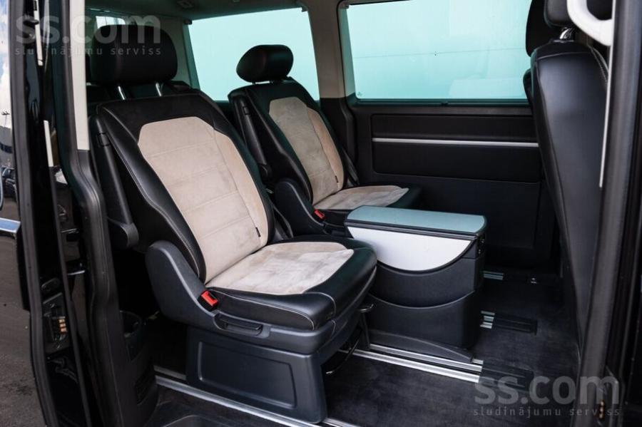 Black Volkswagen Multivan 2018 in Riga, with an engine capacity of 2.00 L and mileage of 212 thousand km for 27950 €, photo 8 on AUTOMOTO.COM.LV