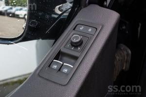 Black Volkswagen Multivan 2018 in Riga, with an engine capacity of 2.00 L and mileage of 212 thousand km for 27950 €, photo 15 on AUTOMOTO.COM.LV