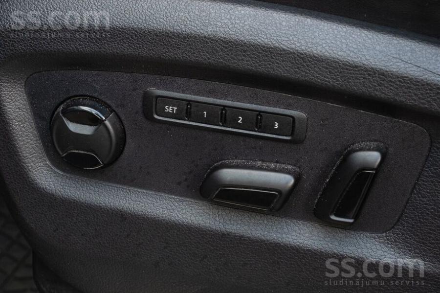 Black Volkswagen Multivan 2018 in Riga, with an engine capacity of 2.00 L and mileage of 212 thousand km for 27950 €, photo 16 on AUTOMOTO.COM.LV
