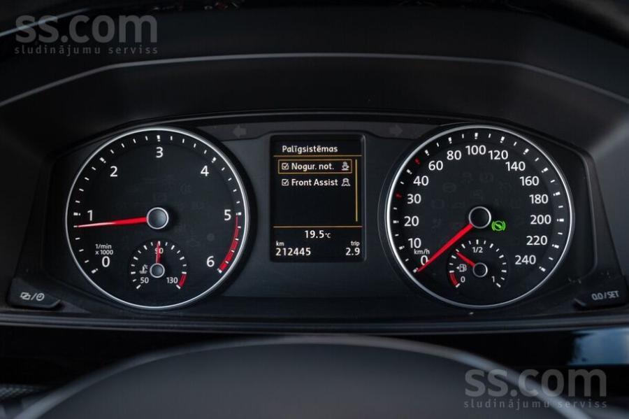 Black Volkswagen Multivan 2018 in Riga, with an engine capacity of 2.00 L and mileage of 212 thousand km for 27950 €, photo 18 on AUTOMOTO.COM.LV