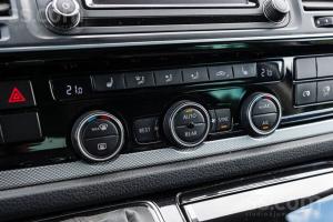 Black Volkswagen Multivan 2018 in Riga, with an engine capacity of 2.00 L and mileage of 212 thousand km for 27950 €, photo 21 on AUTOMOTO.COM.LV