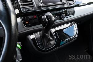Black Volkswagen Multivan 2018 in Riga, with an engine capacity of 2.00 L and mileage of 212 thousand km for 27950 €, photo 23 on AUTOMOTO.COM.LV