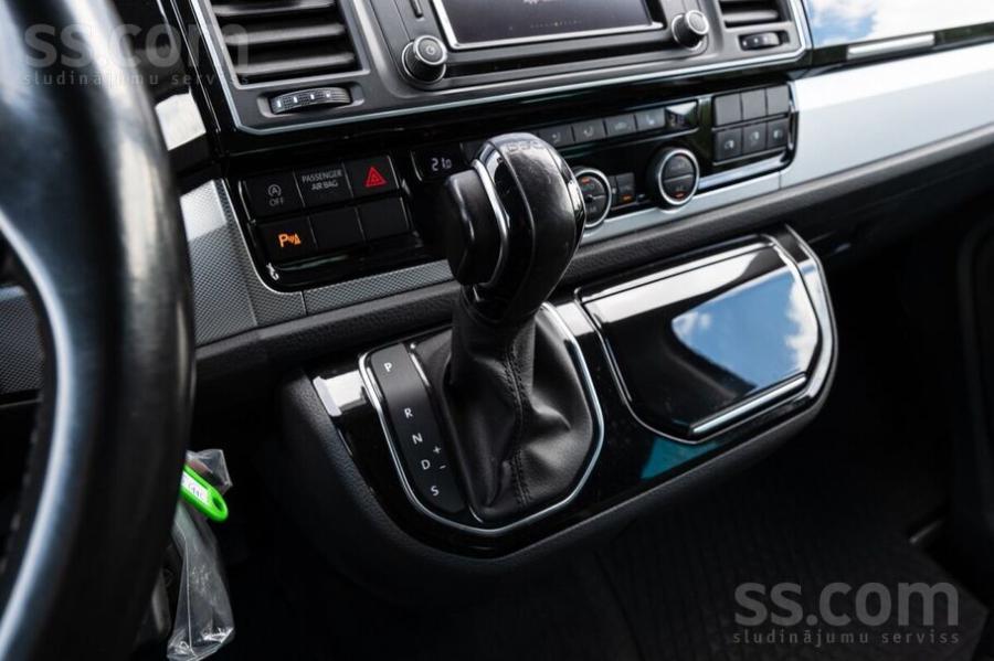 Black Volkswagen Multivan 2018 in Riga, with an engine capacity of 2.00 L and mileage of 212 thousand km for 27950 €, photo 23 on AUTOMOTO.COM.LV