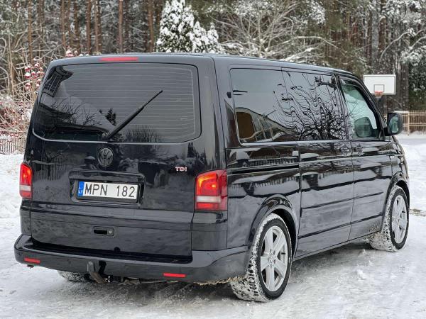 Melns Volkswagen Multivan 2004 Viļņa, ar dzinēja tilpumu 2.50 L un nobraukumu 355 tūkst. km par 8900 €, foto 3 vietnē AUTOMOTO.COM.LV