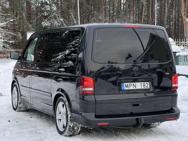 Melns Volkswagen Multivan 2004 Viļņa, ar dzinēja tilpumu 2.50 L un nobraukumu 355 tūkst. km par 8900 €, foto 4 vietnē AUTOMOTO.COM.LV