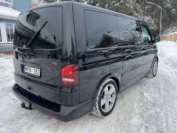 Melns Volkswagen Multivan 2004 Viļņa, ar dzinēja tilpumu 2.50 L un nobraukumu 355 tūkst. km par 8900 €, foto 6 vietnē AUTOMOTO.COM.LV