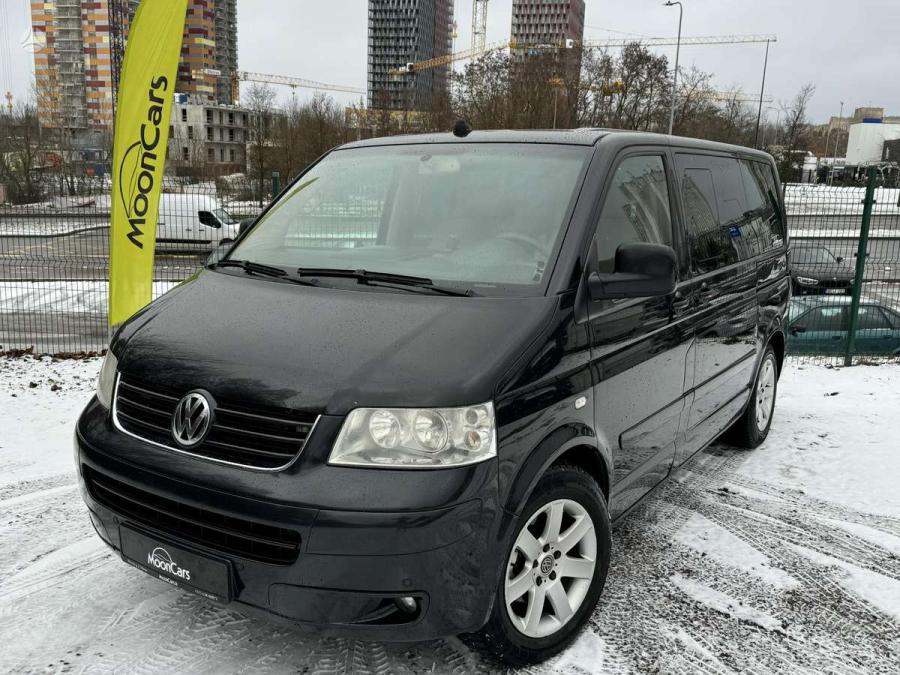 Melns Volkswagen Multivan 2005 Viļņa, ar dzinēja tilpumu 2.46 L un nobraukumu 281 tūkst. km par 6000 €, foto 2 vietnē AUTOMOTO.COM.LV