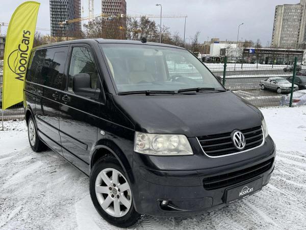 Melns Volkswagen Multivan 2005 Viļņa, ar dzinēja tilpumu 2.46 L un nobraukumu 281 tūkst. km par 6000 €, foto 4 vietnē AUTOMOTO.COM.LV