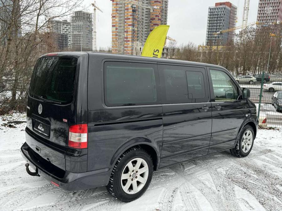 Melns Volkswagen Multivan 2005 Viļņa, ar dzinēja tilpumu 2.46 L un nobraukumu 281 tūkst. km par 6000 €, foto 5 vietnē AUTOMOTO.COM.LV