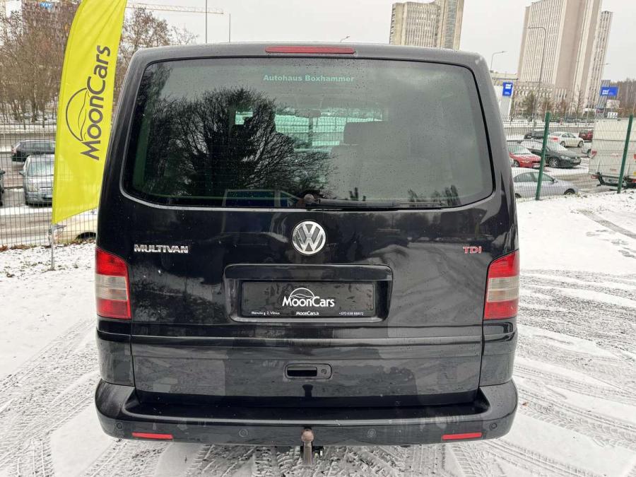 Melns Volkswagen Multivan 2005 Viļņa, ar dzinēja tilpumu 2.46 L un nobraukumu 281 tūkst. km par 6000 €, foto 7 vietnē AUTOMOTO.COM.LV