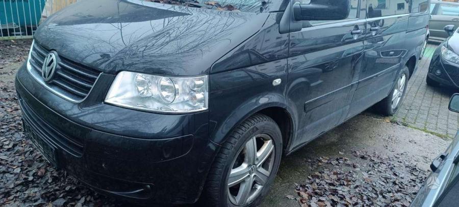 Black Volkswagen Multivan 2005 in Utena, with an engine capacity of 2.50 L and mileage of 250 thousand km for 6390 €, photo 1 on AUTOMOTO.COM.LV
