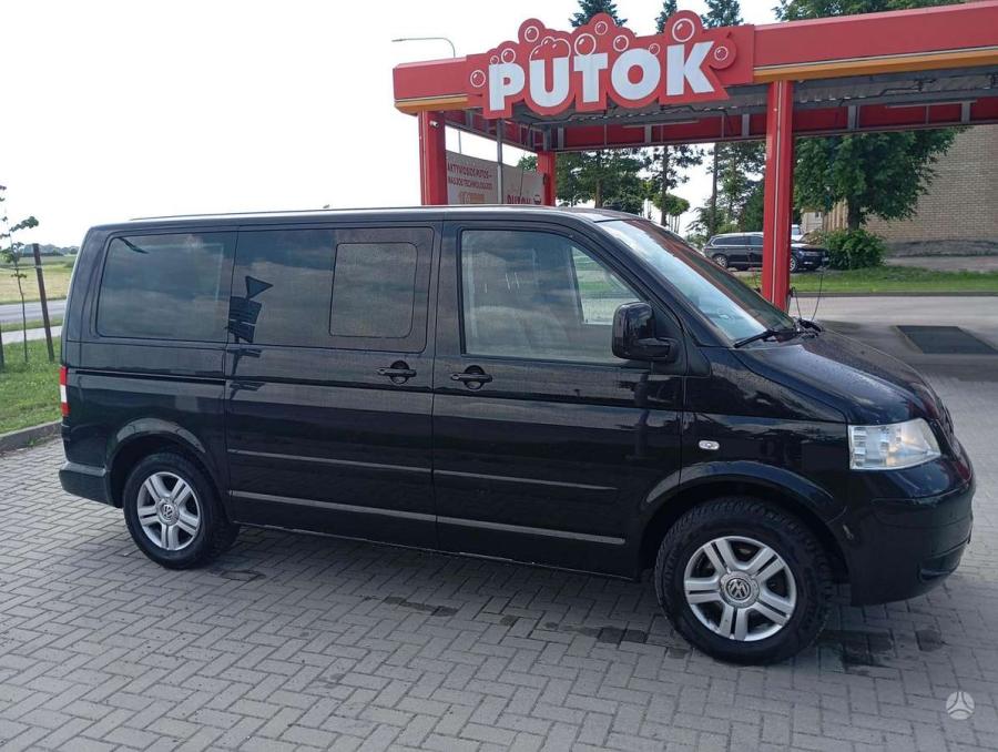 Melns Volkswagen Multivan 2005 Šakiai, ar dzinēja tilpumu 2.46 L un nobraukumu 284 tūkst. km par 7900 €, foto 4 vietnē AUTOMOTO.COM.LV