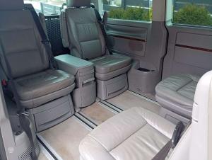 Melns Volkswagen Multivan 2005 Šakiai, ar dzinēja tilpumu 2.46 L un nobraukumu 284 tūkst. km par 7900 €, foto 20 vietnē AUTOMOTO.COM.LV