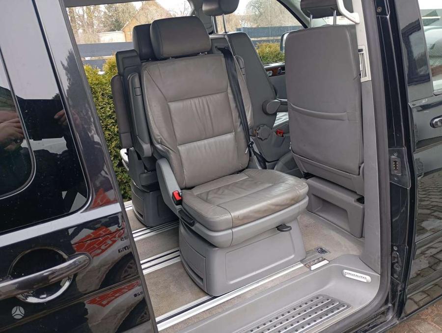 Melns Volkswagen Multivan 2005 Šakiai, ar dzinēja tilpumu 2.46 L un nobraukumu 284 tūkst. km par 7900 €, foto 23 vietnē AUTOMOTO.COM.LV