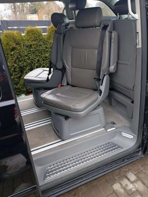 Melns Volkswagen Multivan 2005 Šakiai, ar dzinēja tilpumu 2.46 L un nobraukumu 284 tūkst. km par 7900 €, foto 24 vietnē AUTOMOTO.COM.LV