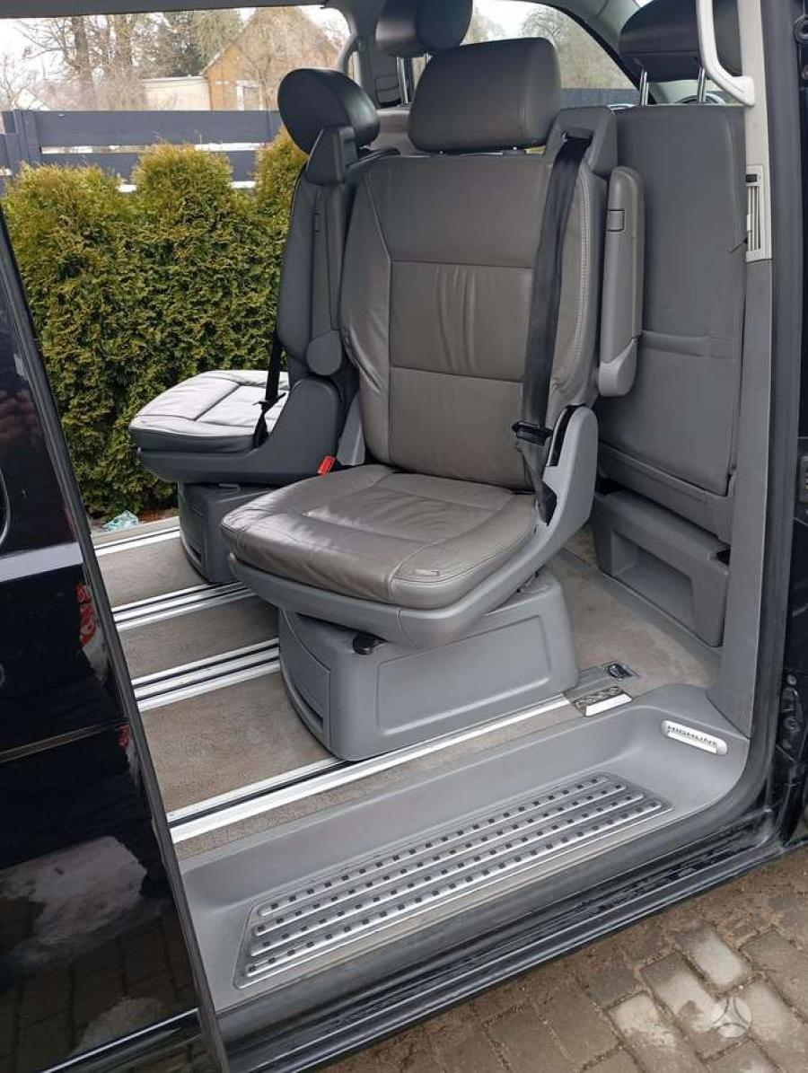 Melns Volkswagen Multivan 2005 Šakiai, ar dzinēja tilpumu 2.46 L un nobraukumu 284 tūkst. km par 7900 €, foto 24 vietnē AUTOMOTO.COM.LV