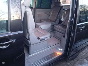 Melns Volkswagen Multivan 2005 Šakiai, ar dzinēja tilpumu 2.46 L un nobraukumu 284 tūkst. km par 7900 €, foto 25 vietnē AUTOMOTO.COM.LV
