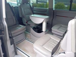 Melns Volkswagen Multivan 2005 Šakiai, ar dzinēja tilpumu 2.46 L un nobraukumu 284 tūkst. km par 7900 €, foto 27 vietnē AUTOMOTO.COM.LV