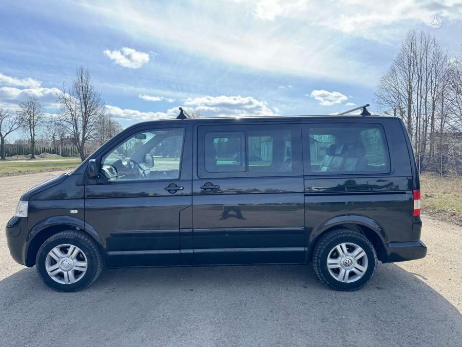 Black Volkswagen Multivan 2006 in Sakiai, with an engine capacity of 2.50 L and mileage of 525 thousand km for 6990 €, photo 3 on AUTOMOTO.COM.LV