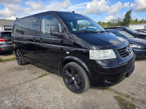 Black Volkswagen Multivan 2006 in Utena, with an engine capacity of 2.50 L and mileage of 285 thousand km for 6700 €, photo 3 on AUTOMOTO.COM.LV