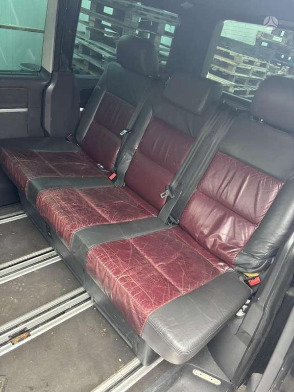 Melns Volkswagen Multivan 2006 Kauņa, ar dzinēja tilpumu 2.46 L un nobraukumu 425 tūkst. km par 4250 €, foto 7 vietnē AUTOMOTO.COM.LV