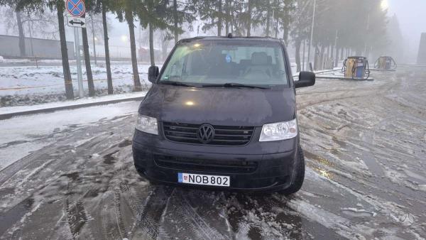 Black Volkswagen Multivan 2007 in Vilnius, with an engine capacity of 2.50 L and mileage of 320 thousand km for 6900 €, photo 1 on AUTOMOTO.COM.LV