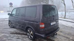 Black Volkswagen Multivan 2007 in Vilnius, with an engine capacity of 2.50 L and mileage of 320 thousand km for 6900 €, photo 5 on AUTOMOTO.COM.LV