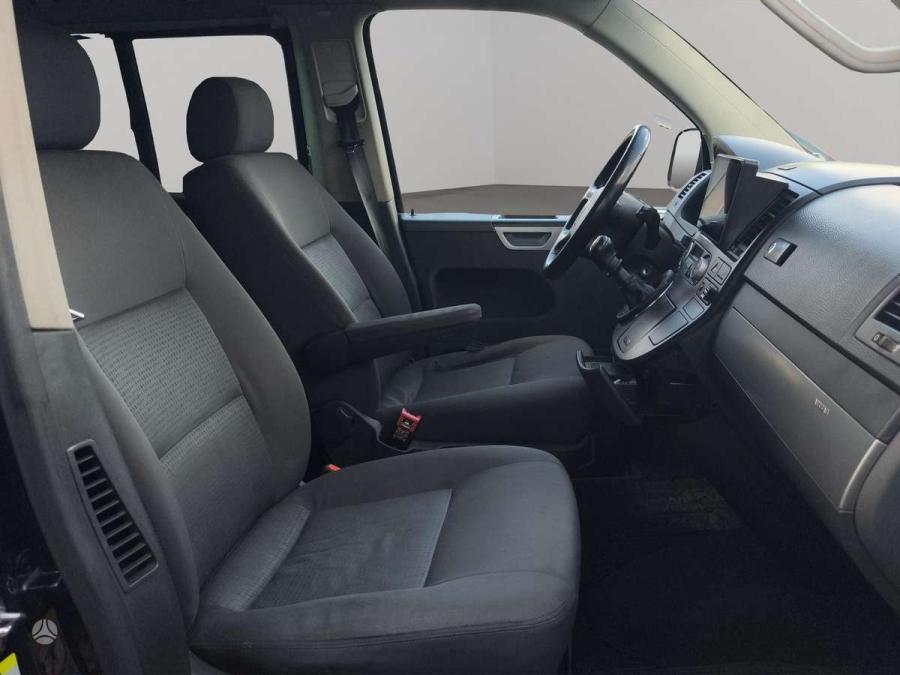 Black Volkswagen Multivan 2007 in Vilnius, with an engine capacity of 2.50 L and mileage of 553 thousand km for 7999 €, photo 9 on AUTOMOTO.COM.LV