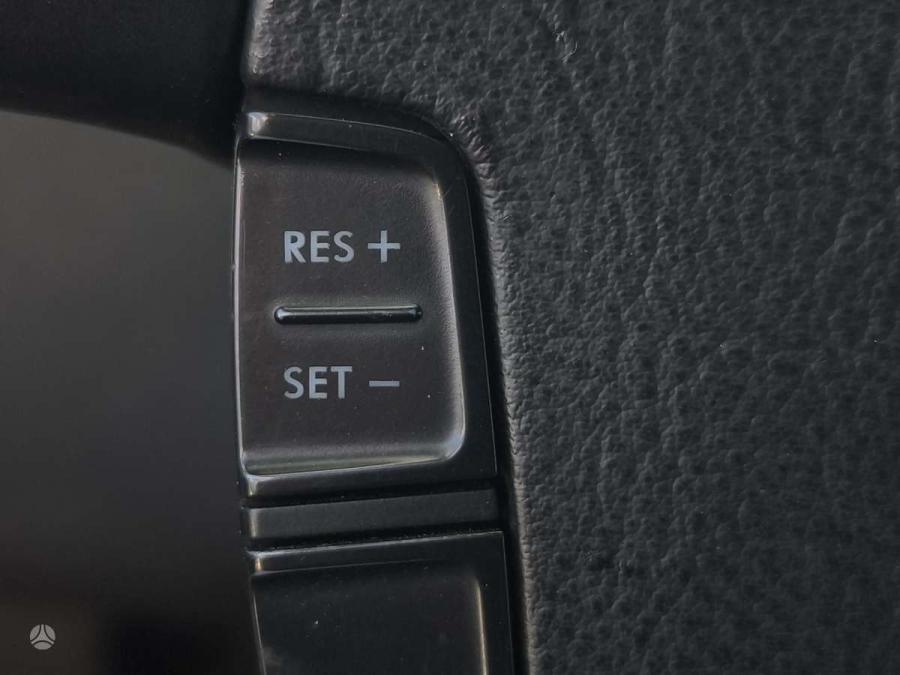 Black Volkswagen Multivan 2007 in Vilnius, with an engine capacity of 2.50 L and mileage of 553 thousand km for 7999 €, photo 16 on AUTOMOTO.COM.LV