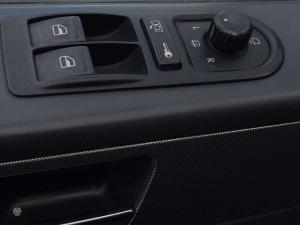 Melns Volkswagen Multivan 2007 Viļņa, ar dzinēja tilpumu 2.50 L un nobraukumu 553 tūkst. km par 7999 €, foto 14 vietnē AUTOMOTO.COM.LV