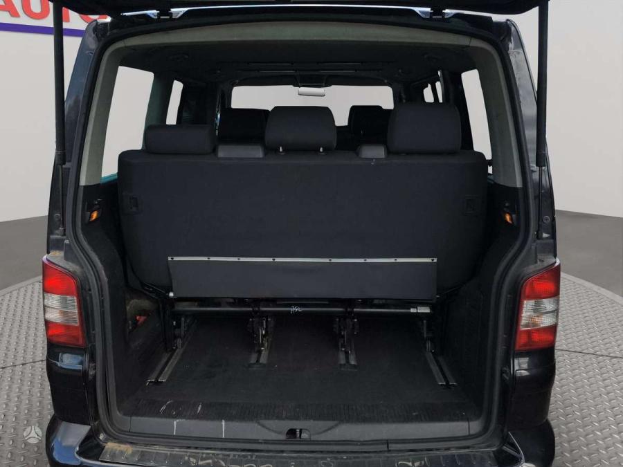 Melns Volkswagen Multivan 2007 Viļņa, ar dzinēja tilpumu 2.50 L un nobraukumu 553 tūkst. km par 7999 €, foto 12 vietnē AUTOMOTO.COM.LV