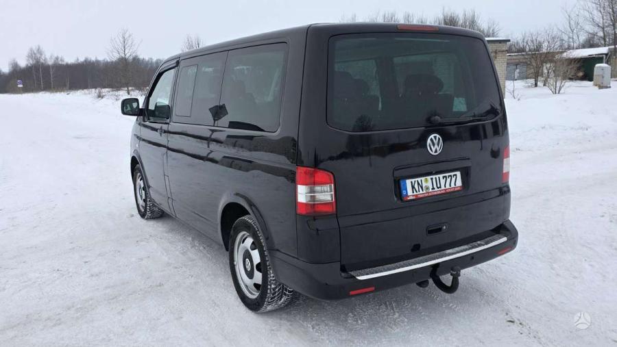 Black Volkswagen Multivan 2008 in Klaipeda, with an engine capacity of 2.50 L and mileage of 278 thousand km for 7690 €, photo 3 on AUTOMOTO.COM.LV