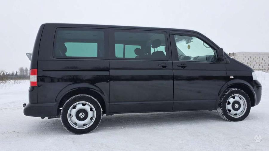 Black Volkswagen Multivan 2008 in Klaipeda, with an engine capacity of 2.50 L and mileage of 278 thousand km for 7690 €, photo 13 on AUTOMOTO.COM.LV