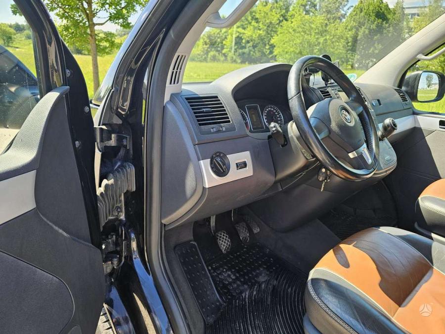 Black Volkswagen Multivan 2010 in Kedainiai, with an engine capacity of 2.00 L and mileage of 273 thousand km for 14900 €, photo 11 on AUTOMOTO.COM.LV