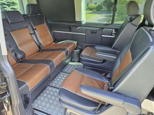Black Volkswagen Multivan 2010 in Kedainiai, with an engine capacity of 2.00 L and mileage of 273 thousand km for 14900 €, photo 13 on AUTOMOTO.COM.LV