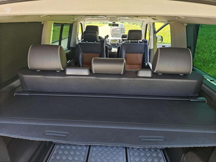 Black Volkswagen Multivan 2010 in Kedainiai, with an engine capacity of 2.00 L and mileage of 273 thousand km for 14900 €, photo 22 on AUTOMOTO.COM.LV