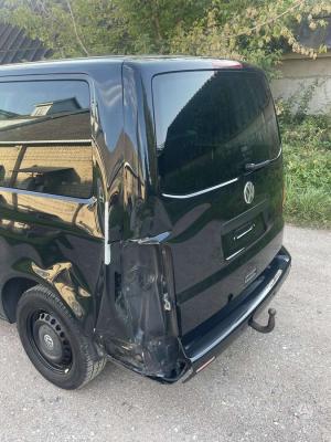 Black Volkswagen Multivan 2010 in Kaunas, with an engine capacity of 1.97 L and mileage of 276 thousand km for 9990 €, photo 4 on AUTOMOTO.COM.LV
