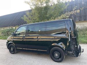 Black Volkswagen Multivan 2010 in Kaunas, with an engine capacity of 1.97 L and mileage of 276 thousand km for 9990 €, photo 8 on AUTOMOTO.COM.LV