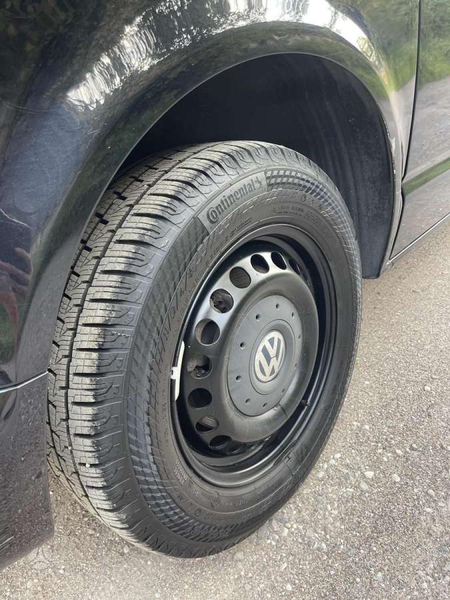 Black Volkswagen Multivan 2010 in Kaunas, with an engine capacity of 1.97 L and mileage of 276 thousand km for 9990 €, photo 10 on AUTOMOTO.COM.LV