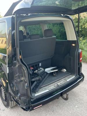 Black Volkswagen Multivan 2010 in Kaunas, with an engine capacity of 1.97 L and mileage of 276 thousand km for 9990 €, photo 11 on AUTOMOTO.COM.LV
