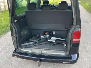 Black Volkswagen Multivan 2010 in Kaunas, with an engine capacity of 1.97 L and mileage of 276 thousand km for 9990 €, photo 12 on AUTOMOTO.COM.LV