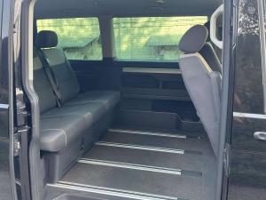 Black Volkswagen Multivan 2010 in Kaunas, with an engine capacity of 1.97 L and mileage of 276 thousand km for 9990 €, photo 20 on AUTOMOTO.COM.LV