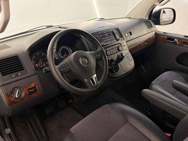 Melns Volkswagen Multivan 2011 Marijampole, ar dzinēja tilpumu 1.97 L un nobraukumu 213 tūkst. km par 14350 €, foto 2 vietnē AUTOMOTO.COM.LV